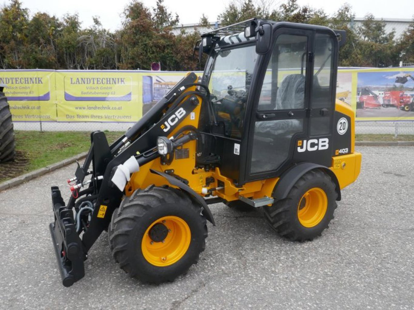 JCB 403 Agri, 9500 Villach - Almmarkt JCB 403 Agri, 9500 Villach - Almmarkt